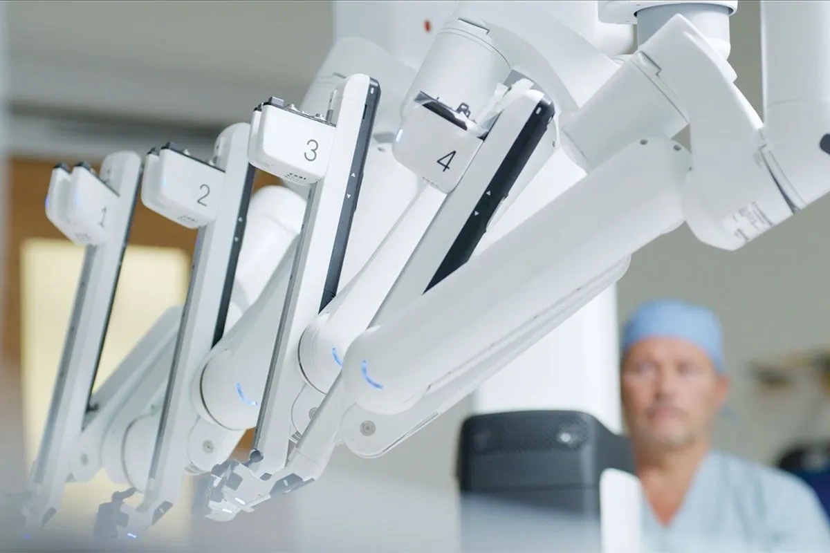 da Vinci 5 Robotic Surgical System | HealthScope® Magazine